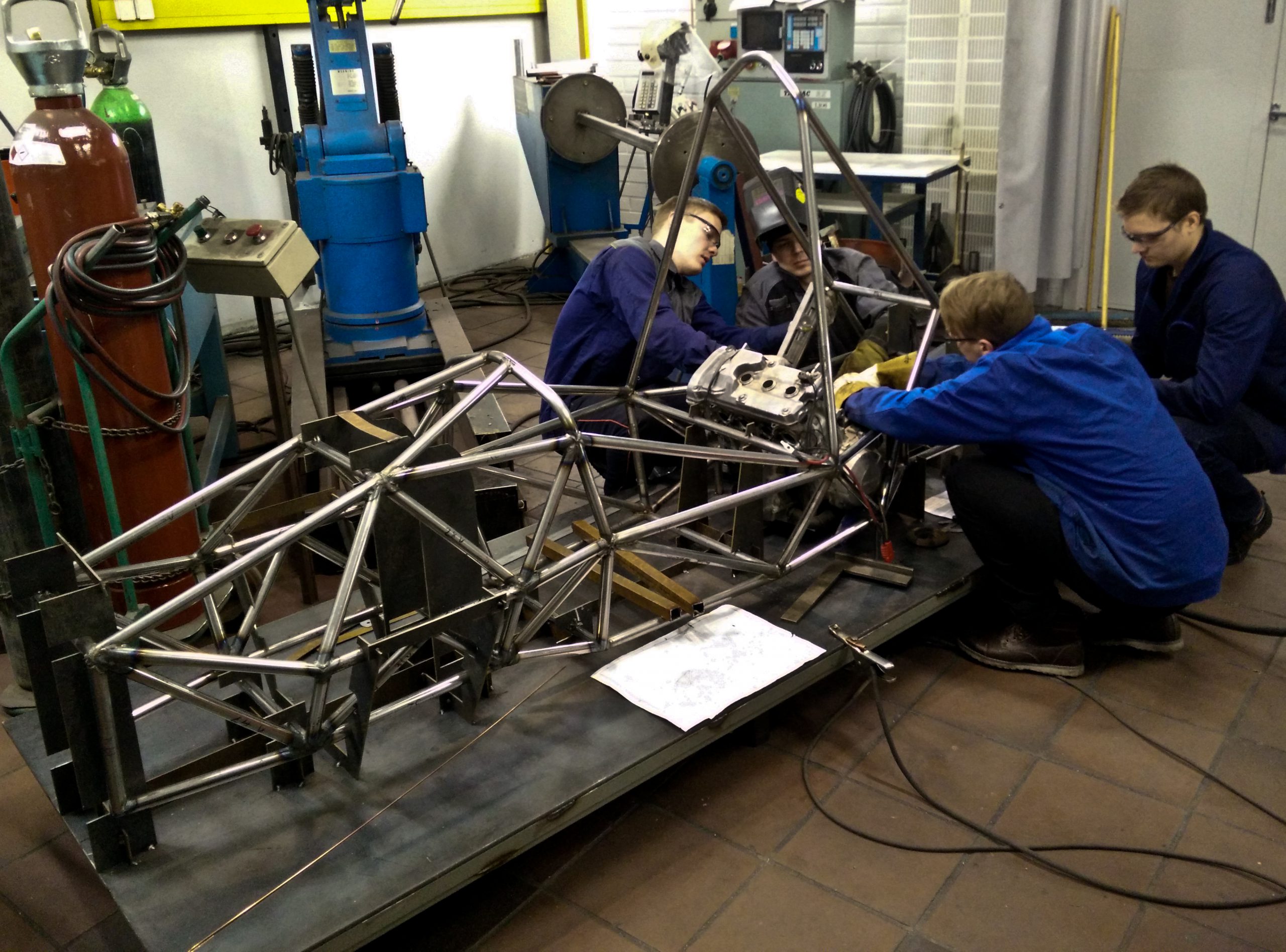 Finishing up the frame - Formula Student Oulu
